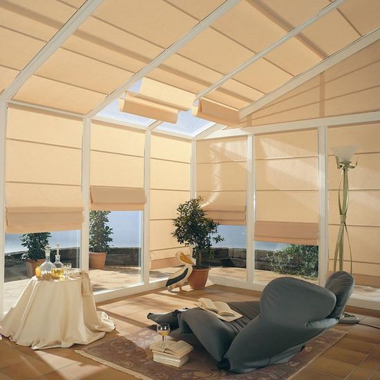 Store intérieur occultant et store extérieur occultant